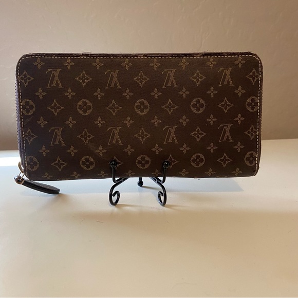 Louis Vuitton | Bags | Pristine Limited Edition Lv Mini Lin Zip Wallet ...